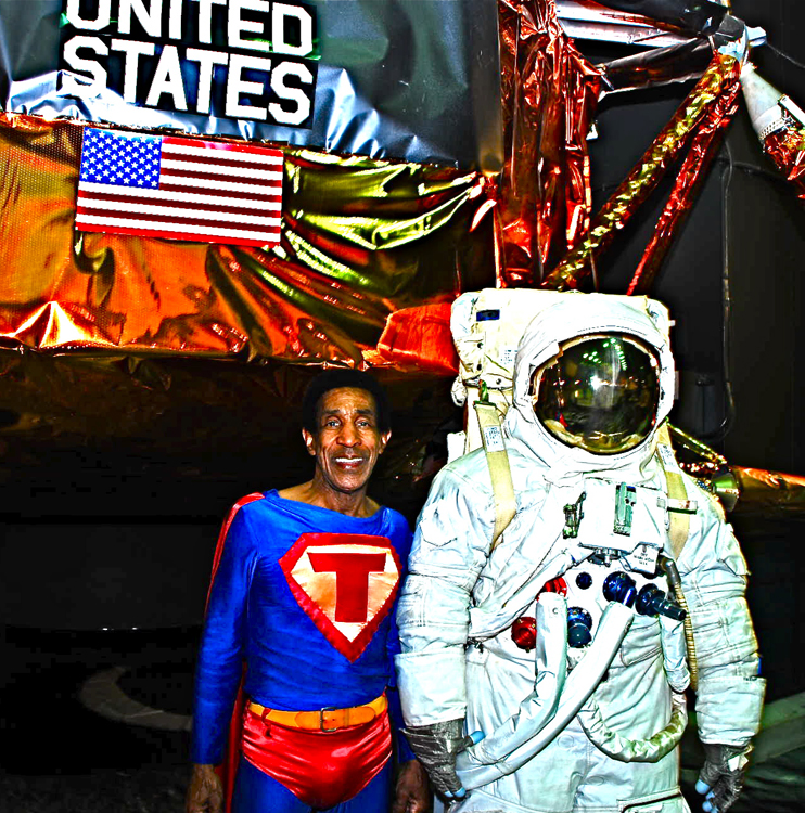 Party Images | Super T Revue Official Site